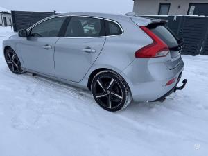 Pelēks Volvo V40 2013 Alīta, ar dzinēja tilpumu 1.98 L un nobraukumu 260 tūkst. km par 5900 €, foto 3 vietnē AUTOMOTO.COM.LV