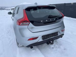 Pelēks Volvo V40 2013 Alīta, ar dzinēja tilpumu 1.98 L un nobraukumu 260 tūkst. km par 5900 €, foto 4 vietnē AUTOMOTO.COM.LV