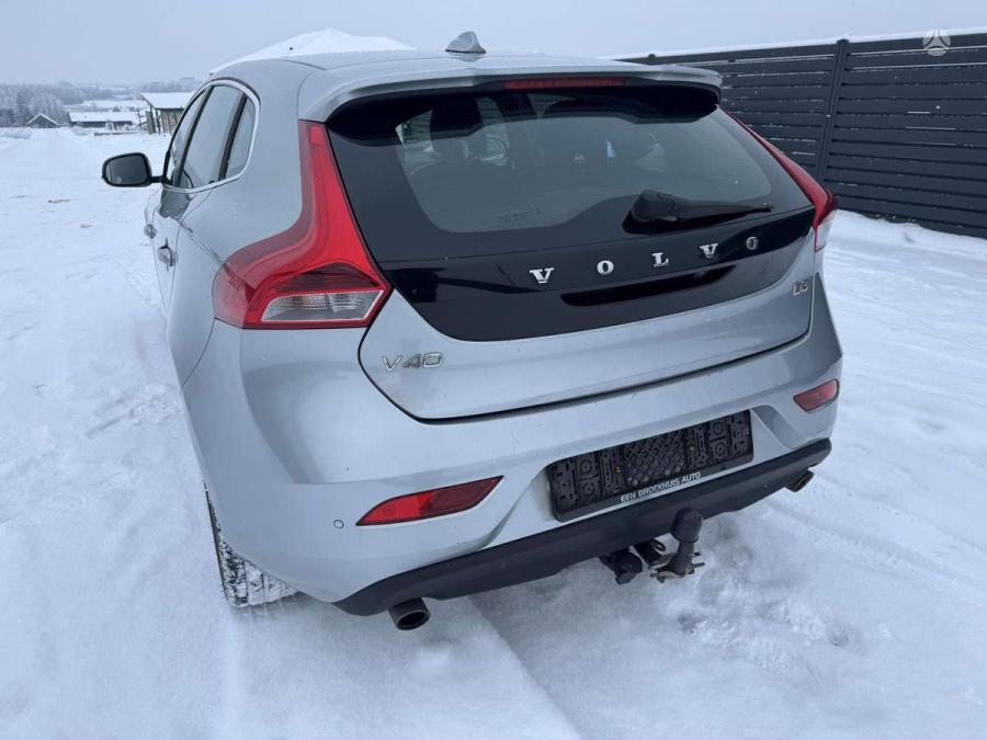 Pelēks Volvo V40 2013 Alīta, ar dzinēja tilpumu 1.98 L un nobraukumu 260 tūkst. km par 5900 €, foto 4 vietnē AUTOMOTO.COM.LV