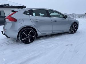 Pelēks Volvo V40 2013 Alīta, ar dzinēja tilpumu 1.98 L un nobraukumu 260 tūkst. km par 5900 €, foto 6 vietnē AUTOMOTO.COM.LV