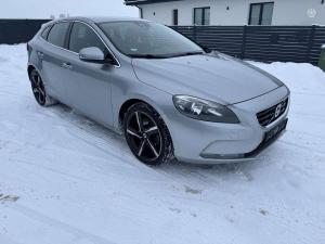 Pelēks Volvo V40 2013 Alīta, ar dzinēja tilpumu 1.98 L un nobraukumu 260 tūkst. km par 5900 €, foto 7 vietnē AUTOMOTO.COM.LV