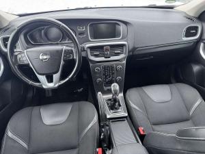 Pelēks Volvo V40 2013 Alīta, ar dzinēja tilpumu 1.98 L un nobraukumu 260 tūkst. km par 5900 €, foto 15 vietnē AUTOMOTO.COM.LV