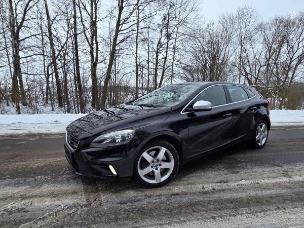 Pelēks Volvo V40 2013 Kauņa, ar dzinēja tilpumu 1.98 L un nobraukumu 234 tūkst. km par 6989 €, foto 1 vietnē AUTOMOTO.COM.LV