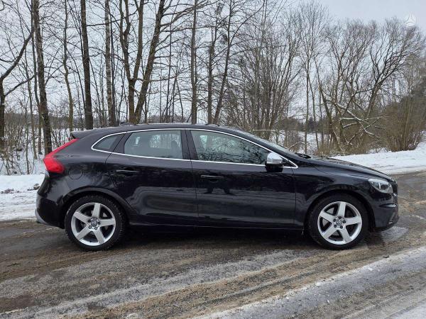Pelēks Volvo V40 2013 Kauņa, ar dzinēja tilpumu 1.98 L un nobraukumu 234 tūkst. km par 6989 €, foto 3 vietnē AUTOMOTO.COM.LV