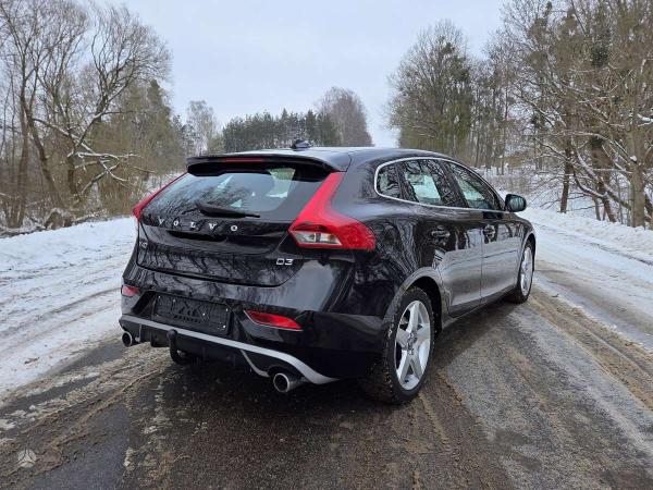 Pelēks Volvo V40 2013 Kauņa, ar dzinēja tilpumu 1.98 L un nobraukumu 234 tūkst. km par 6989 €, foto 4 vietnē AUTOMOTO.COM.LV