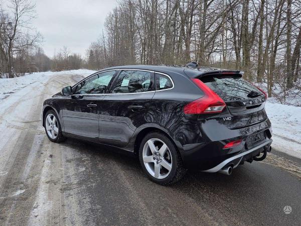 Pelēks Volvo V40 2013 Kauņa, ar dzinēja tilpumu 1.98 L un nobraukumu 234 tūkst. km par 6989 €, foto 6 vietnē AUTOMOTO.COM.LV
