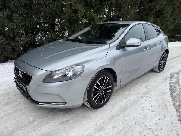 Pelēks Volvo V40 2013 Alīta, ar dzinēja tilpumu 1.56 L un nobraukumu 267 tūkst. km par 4799 €, foto 3 vietnē AUTOMOTO.COM.LV