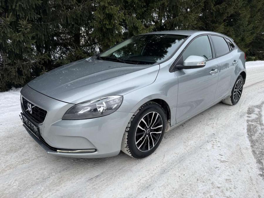 Pelēks Volvo V40 2013 Alīta, ar dzinēja tilpumu 1.56 L un nobraukumu 267 tūkst. km par 4799 €, foto 3 vietnē AUTOMOTO.COM.LV
