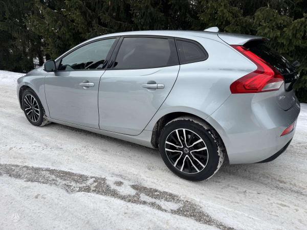 Pelēks Volvo V40 2013 Alīta, ar dzinēja tilpumu 1.56 L un nobraukumu 267 tūkst. km par 4799 €, foto 5 vietnē AUTOMOTO.COM.LV