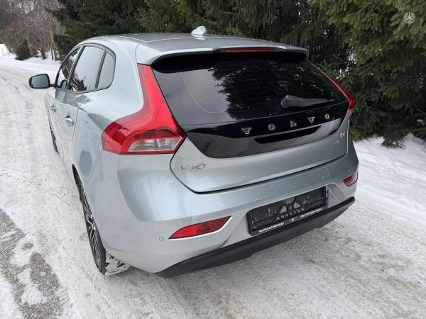 Pelēks Volvo V40 2013 Alīta, ar dzinēja tilpumu 1.56 L un nobraukumu 267 tūkst. km par 4799 €, foto 6 vietnē AUTOMOTO.COM.LV
