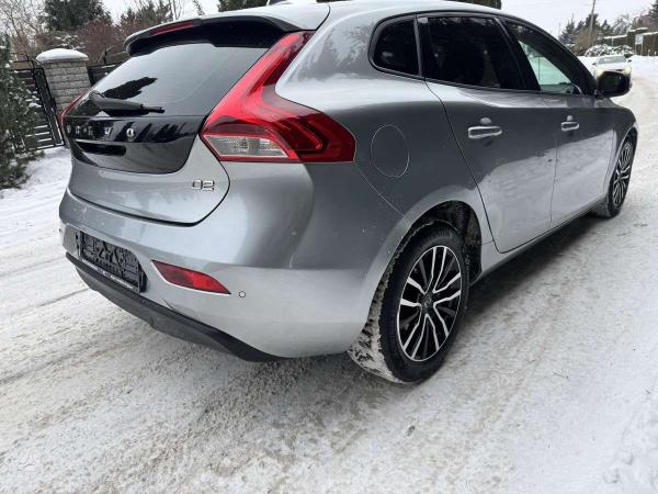 Pelēks Volvo V40 2013 Alīta, ar dzinēja tilpumu 1.56 L un nobraukumu 267 tūkst. km par 4799 €, foto 8 vietnē AUTOMOTO.COM.LV
