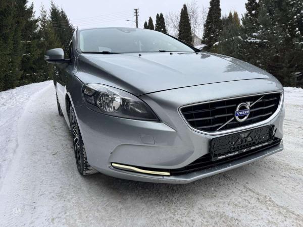 Pelēks Volvo V40 2013 Alīta, ar dzinēja tilpumu 1.56 L un nobraukumu 267 tūkst. km par 4799 €, foto 10 vietnē AUTOMOTO.COM.LV