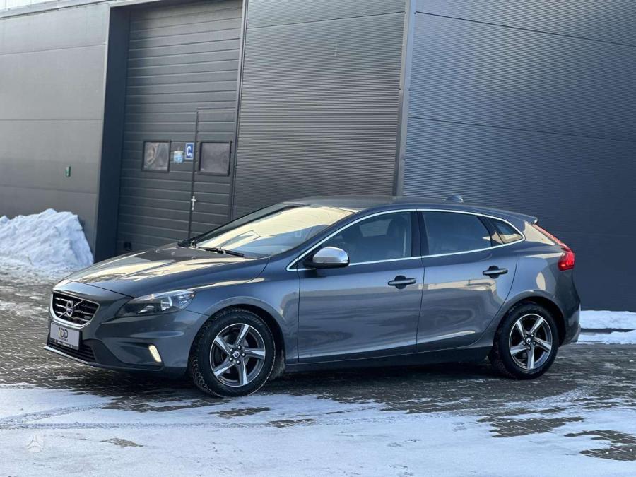 Pelēks Volvo V40 2013 Kauņa, ar dzinēja tilpumu 1.56 L un nobraukumu 273 tūkst. km par 5690 €, foto 1 vietnē AUTOMOTO.COM.LV
