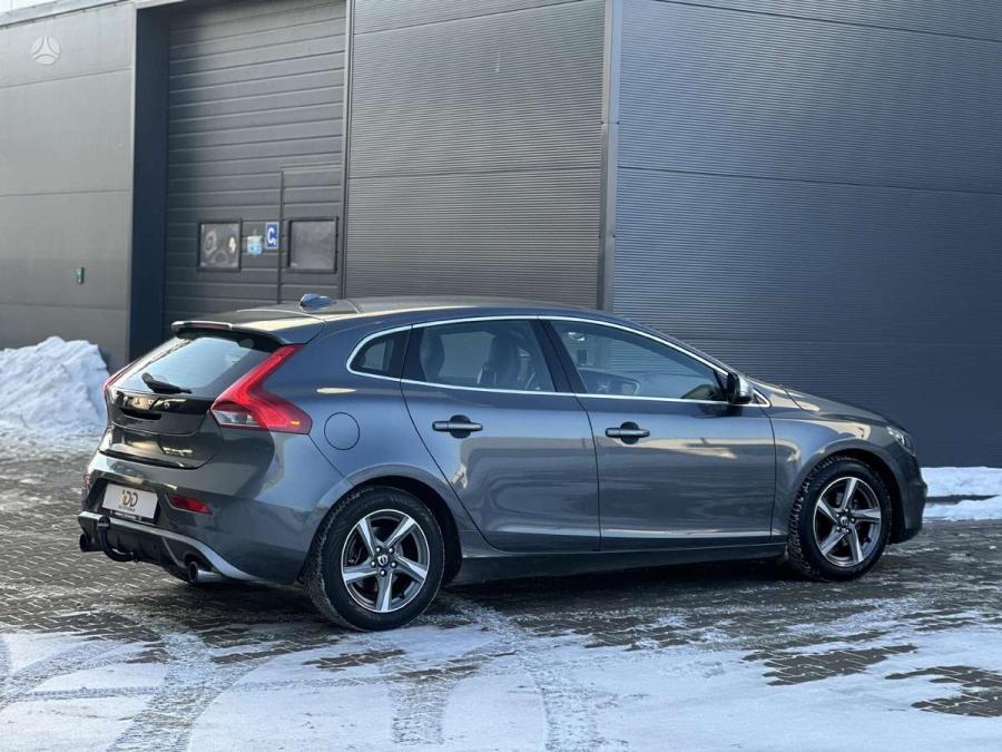 Pelēks Volvo V40 2013 Kauņa, ar dzinēja tilpumu 1.56 L un nobraukumu 273 tūkst. km par 5690 €, foto 5 vietnē AUTOMOTO.COM.LV