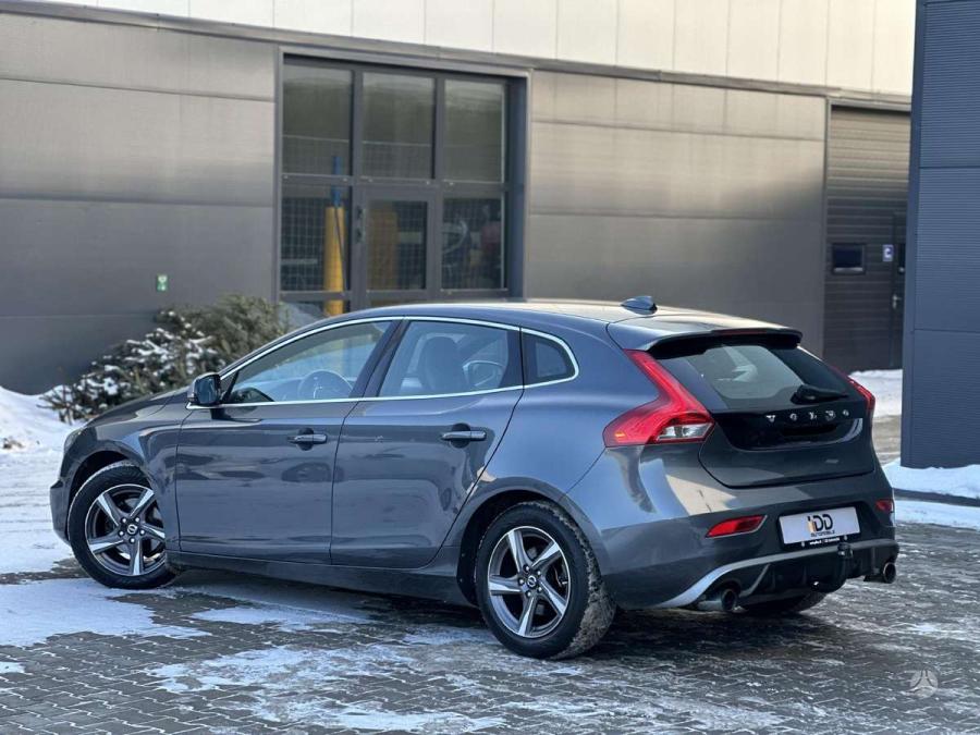 Pelēks Volvo V40 2013 Kauņa, ar dzinēja tilpumu 1.56 L un nobraukumu 273 tūkst. km par 5690 €, foto 29 vietnē AUTOMOTO.COM.LV