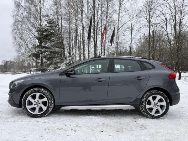Pelēks Volvo V40 2013 Kazlų Rūda, ar dzinēja tilpumu 1.56 L un nobraukumu 247 tūkst. km par 6500 €, foto 4 vietnē AUTOMOTO.COM.LV
