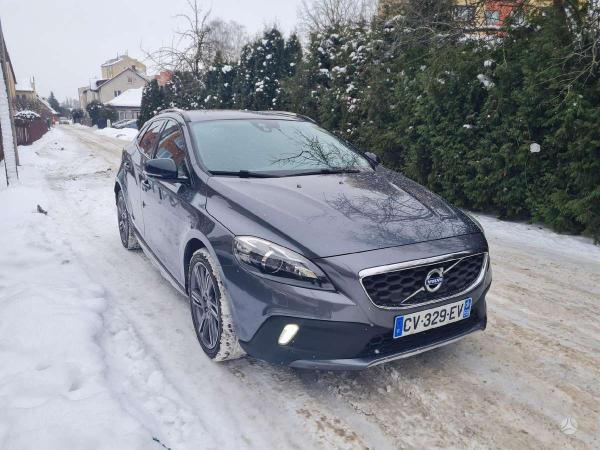 Grey Volvo V40 2013 in Kaunas, with an engine capacity of 2.00 L and mileage of 198 thousand km for 6900 €, photo 1 on AUTOMOTO.COM.LV
