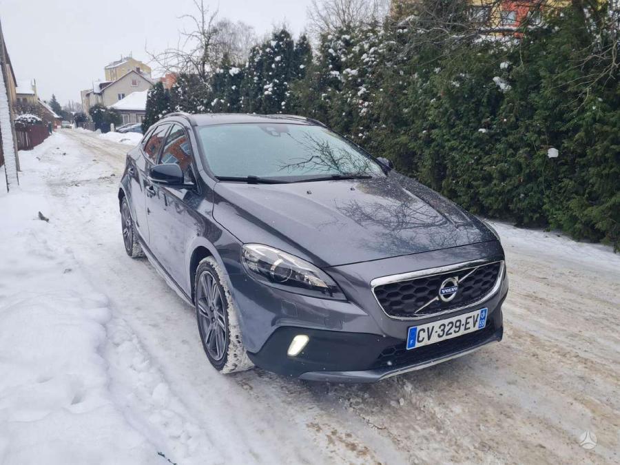 Grey Volvo V40 2013 in Kaunas, with an engine capacity of 2.00 L and mileage of 198 thousand km for 6900 €, photo 1 on AUTOMOTO.COM.LV