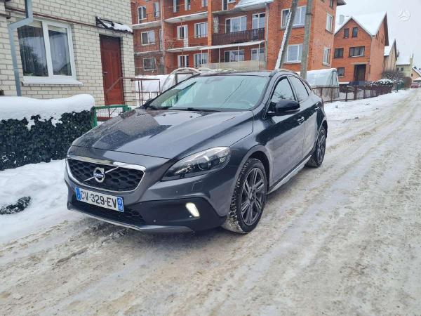Pelēks Volvo V40 2013 Kauņa, ar dzinēja tilpumu 2.00 L un nobraukumu 198 tūkst. km par 6900 €, foto 2 vietnē AUTOMOTO.COM.LV