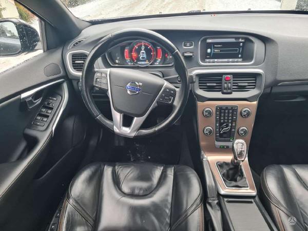 Pelēks Volvo V40 2013 Kauņa, ar dzinēja tilpumu 2.00 L un nobraukumu 198 tūkst. km par 6900 €, foto 9 vietnē AUTOMOTO.COM.LV
