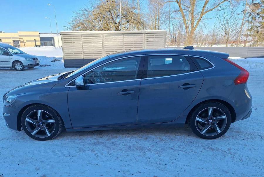 Grey Volvo V40 2013 in Ukmerge, with an engine capacity of 1.56 L and mileage of 254 thousand km for 6400 €, photo 2 on AUTOMOTO.COM.LV