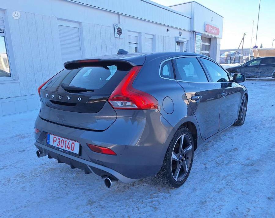 Grey Volvo V40 2013 in Ukmerge, with an engine capacity of 1.56 L and mileage of 254 thousand km for 6400 €, photo 4 on AUTOMOTO.COM.LV