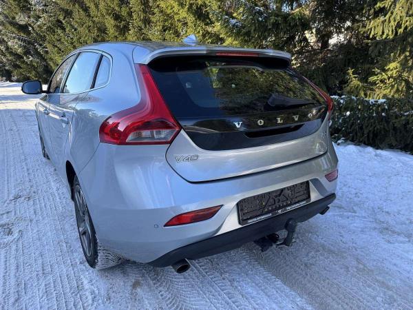 Pelēks Volvo V40 2013 Alīta, ar dzinēja tilpumu 1.98 L un nobraukumu 260 tūkst. km par 5700 €, foto 4 vietnē AUTOMOTO.COM.LV