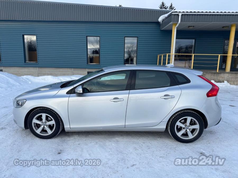 Grey Volvo V40 2013 in Rapla, with an engine capacity of 1.60 L and mileage of 366 thousand km for 5900 €, photo 1 on AUTOMOTO.COM.LV