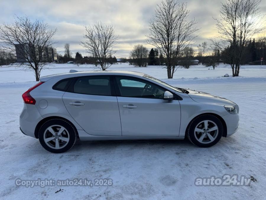Grey Volvo V40 2013 in Rapla, with an engine capacity of 1.60 L and mileage of 366 thousand km for 5900 €, photo 4 on AUTOMOTO.COM.LV