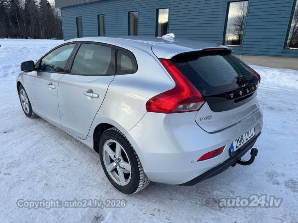Pelēks Volvo V40 2013 Rapla, ar dzinēja tilpumu 1.60 L un nobraukumu 366 tūkst. km par 5900 €, foto 5 vietnē AUTOMOTO.COM.LV