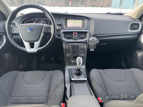 Pelēks Volvo V40 2013 Rapla, ar dzinēja tilpumu 1.60 L un nobraukumu 366 tūkst. km par 5900 €, foto 9 vietnē AUTOMOTO.COM.LV