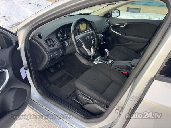 Pelēks Volvo V40 2013 Rapla, ar dzinēja tilpumu 1.60 L un nobraukumu 366 tūkst. km par 5900 €, foto 10 vietnē AUTOMOTO.COM.LV
