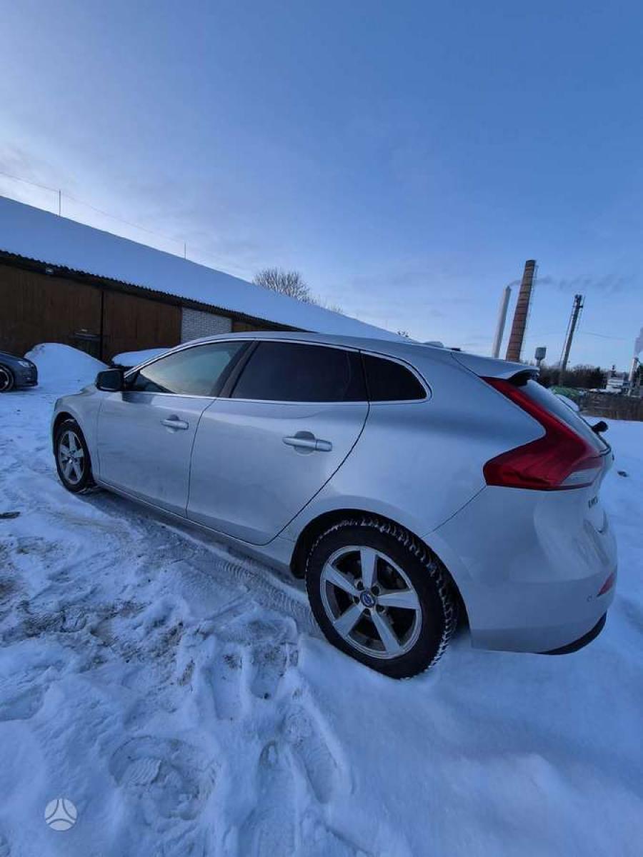 Grey Volvo V40 2013 in Kaunas, with an engine capacity of 1.60 L and mileage of 295 thousand km for 3500 €, photo 1 on AUTOMOTO.COM.LV
