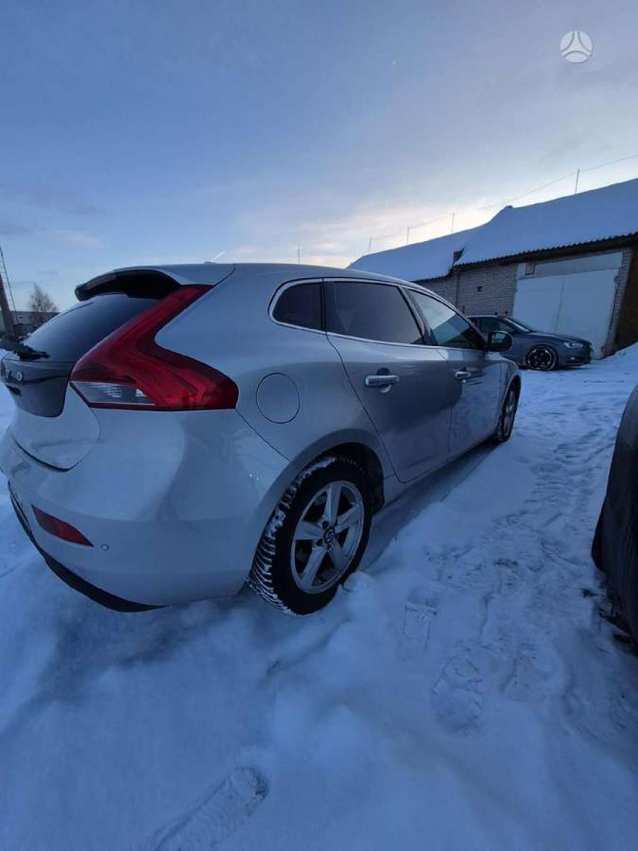 Grey Volvo V40 2013 in Kaunas, with an engine capacity of 1.60 L and mileage of 295 thousand km for 3500 €, photo 2 on AUTOMOTO.COM.LV