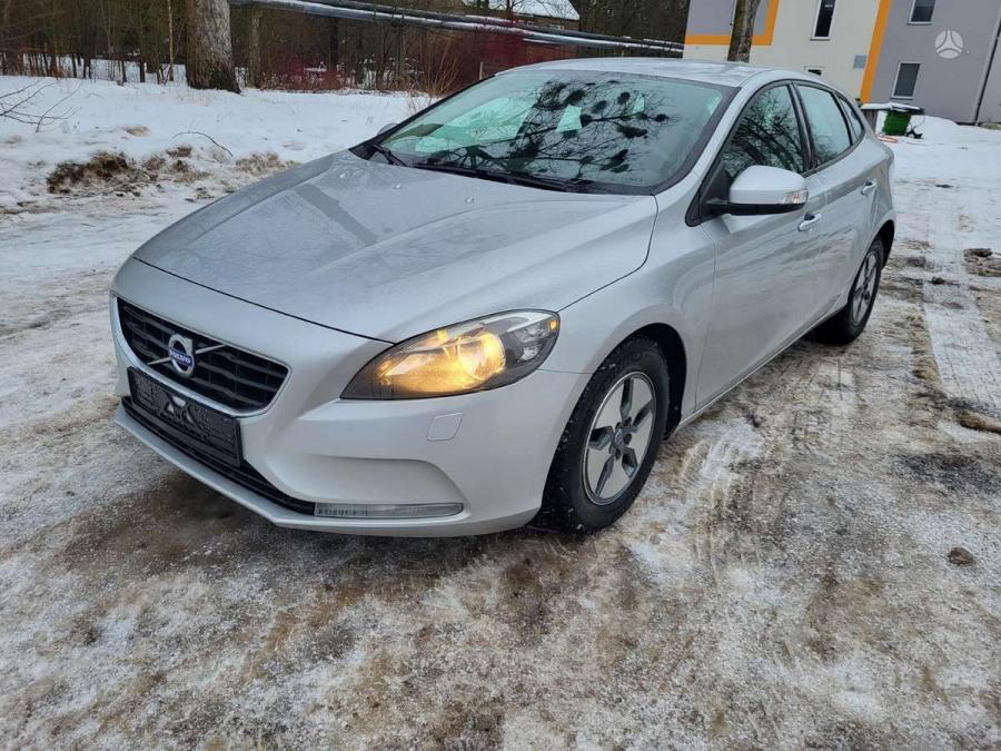 Grey Volvo V40 2013 in Kaunas, with an engine capacity of 1.56 L and mileage of 212 thousand km for 4200 €, photo 1 on AUTOMOTO.COM.LV