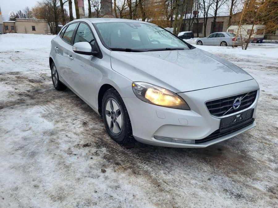 Grey Volvo V40 2013 in Kaunas, with an engine capacity of 1.56 L and mileage of 212 thousand km for 4200 €, photo 2 on AUTOMOTO.COM.LV
