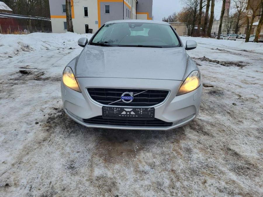 Grey Volvo V40 2013 in Kaunas, with an engine capacity of 1.56 L and mileage of 212 thousand km for 4200 €, photo 3 on AUTOMOTO.COM.LV