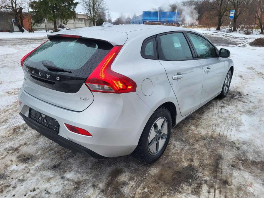 Grey Volvo V40 2013 in Kaunas, with an engine capacity of 1.56 L and mileage of 212 thousand km for 4200 €, photo 4 on AUTOMOTO.COM.LV