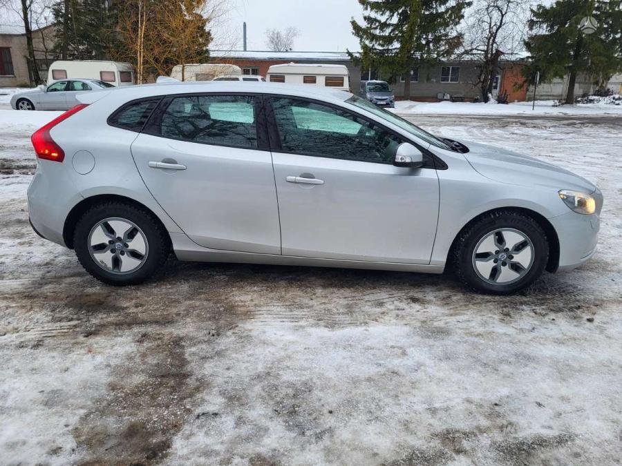 Grey Volvo V40 2013 in Kaunas, with an engine capacity of 1.56 L and mileage of 212 thousand km for 4200 €, photo 7 on AUTOMOTO.COM.LV