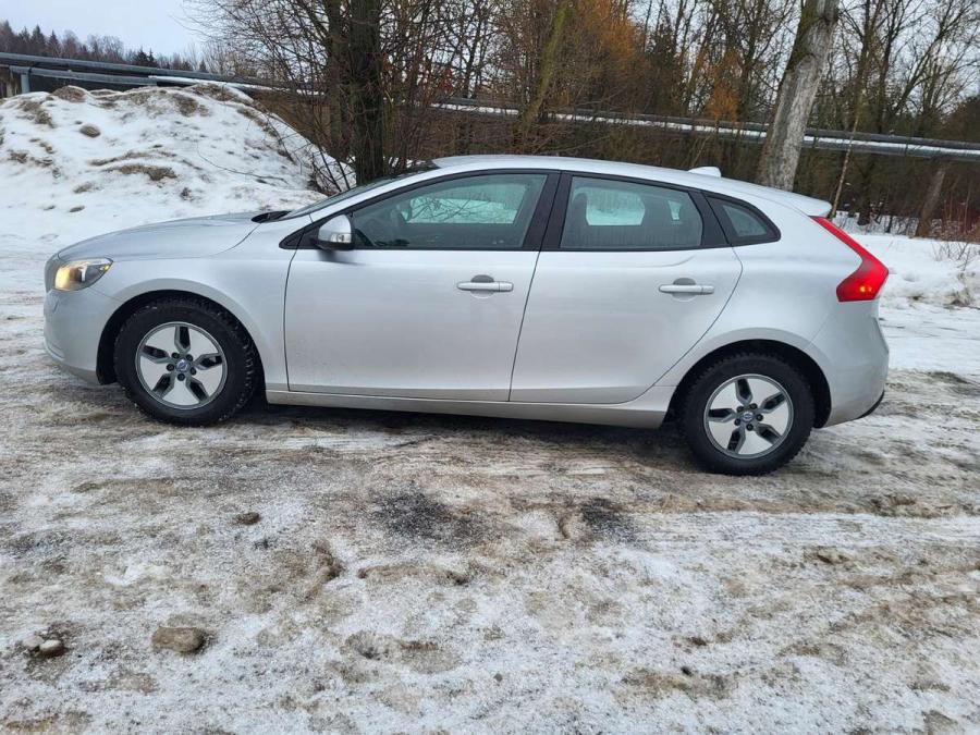 Grey Volvo V40 2013 in Kaunas, with an engine capacity of 1.56 L and mileage of 212 thousand km for 4200 €, photo 8 on AUTOMOTO.COM.LV