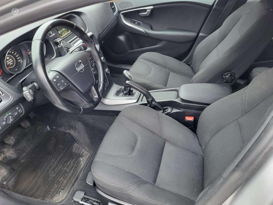 Grey Volvo V40 2013 in Kaunas, with an engine capacity of 1.56 L and mileage of 212 thousand km for 4200 €, photo 9 on AUTOMOTO.COM.LV