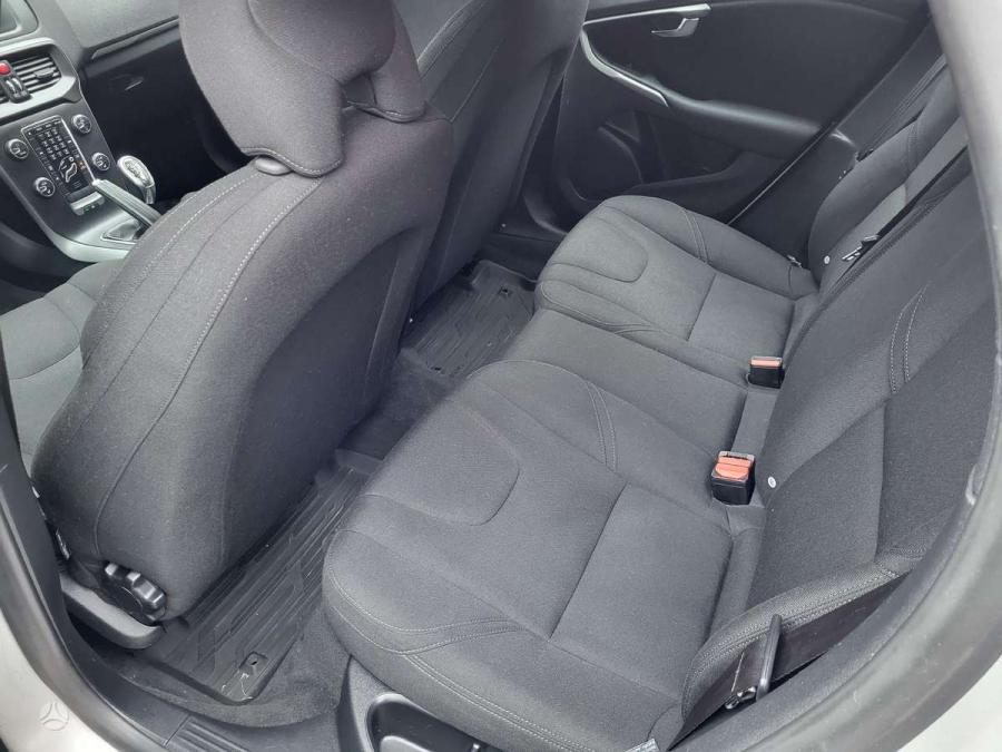 Grey Volvo V40 2013 in Kaunas, with an engine capacity of 1.56 L and mileage of 212 thousand km for 4200 €, photo 10 on AUTOMOTO.COM.LV