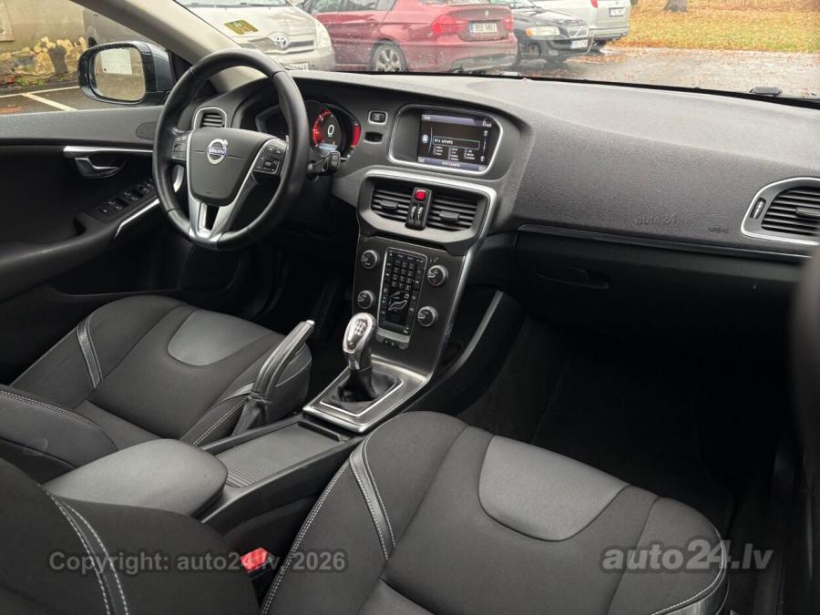 Grey Volvo V40 2013 in Tallinn, with an engine capacity of 1.60 L and mileage of 280 thousand km for 6499 €, photo 18 on AUTOMOTO.COM.LV