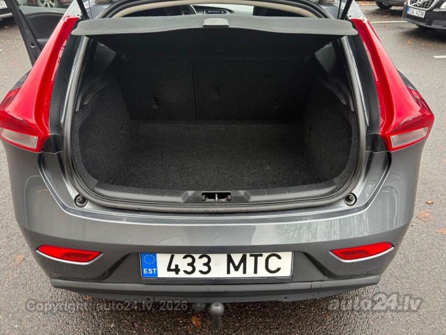 Grey Volvo V40 2013 in Tallinn, with an engine capacity of 1.60 L and mileage of 280 thousand km for 6499 €, photo 27 on AUTOMOTO.COM.LV