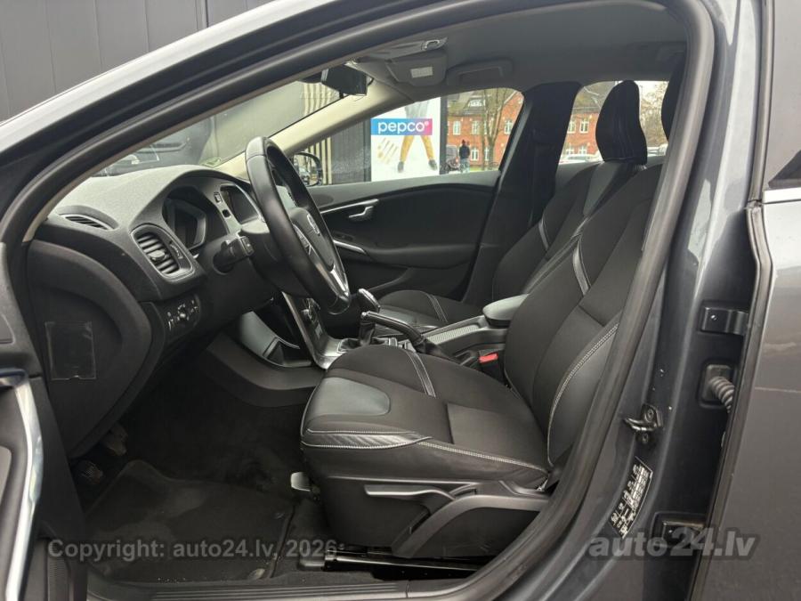 Pelēks Volvo V40 2013 Tallina, ar dzinēja tilpumu 1.60 L un nobraukumu 280 tūkst. km par 6499 €, foto 8 vietnē AUTOMOTO.COM.LV