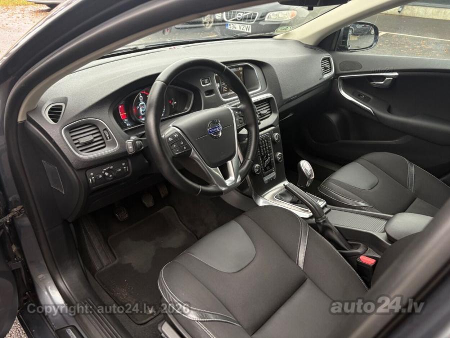 Pelēks Volvo V40 2013 Tallina, ar dzinēja tilpumu 1.60 L un nobraukumu 280 tūkst. km par 6499 €, foto 9 vietnē AUTOMOTO.COM.LV