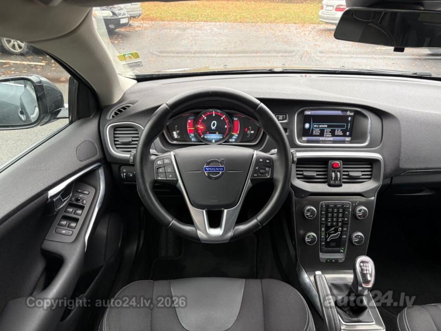 Pelēks Volvo V40 2013 Tallina, ar dzinēja tilpumu 1.60 L un nobraukumu 280 tūkst. km par 6499 €, foto 11 vietnē AUTOMOTO.COM.LV