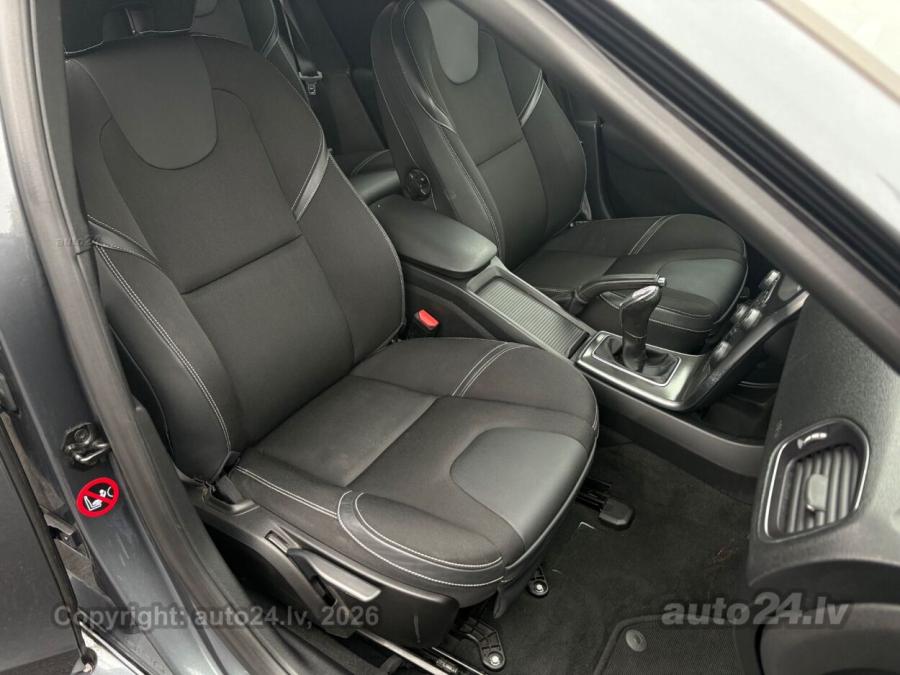 Pelēks Volvo V40 2013 Tallina, ar dzinēja tilpumu 1.60 L un nobraukumu 280 tūkst. km par 6499 €, foto 15 vietnē AUTOMOTO.COM.LV