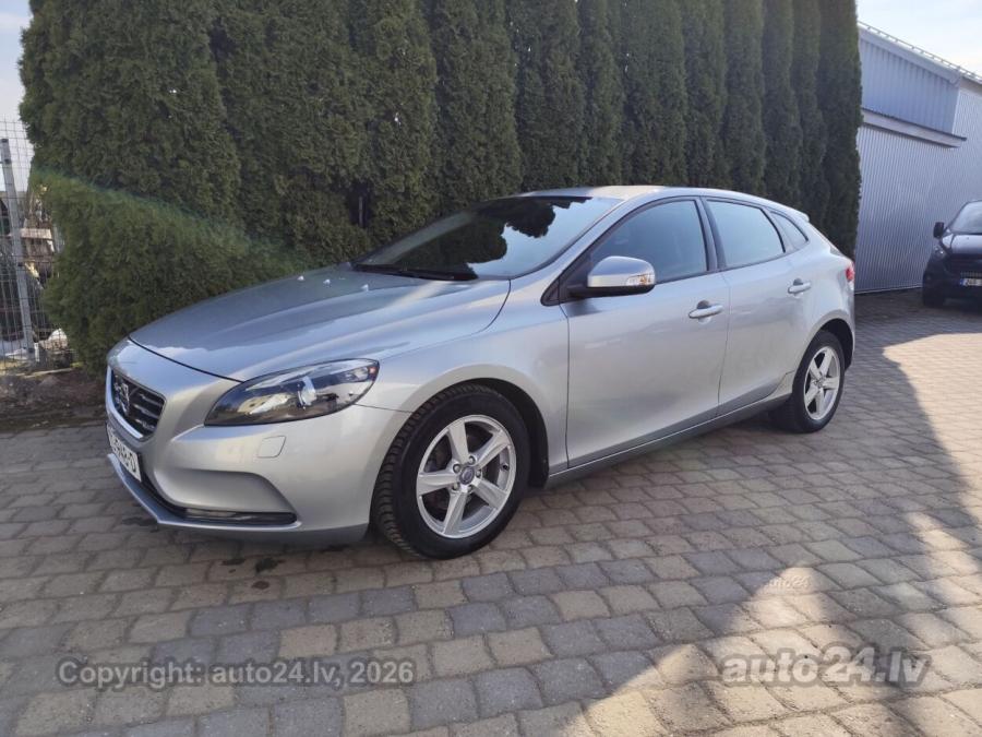 Pelēks Volvo V40 2013 Paide, ar dzinēja tilpumu 1.60 L un nobraukumu 253 tūkst. km par 6990 €, foto 1 vietnē AUTOMOTO.COM.LV