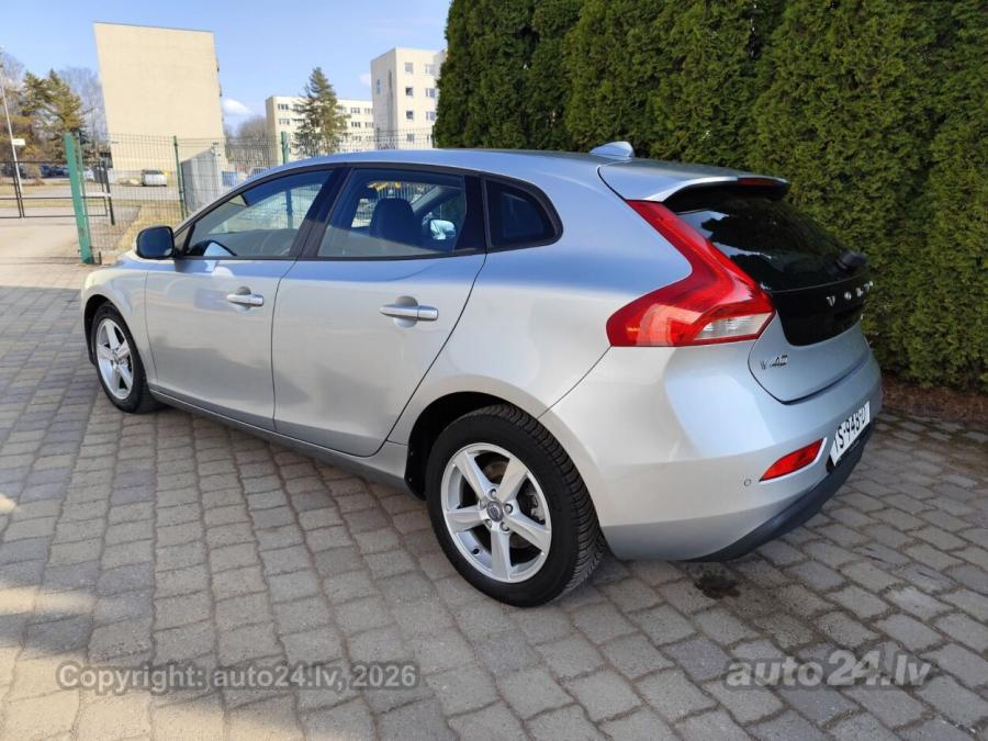 Pelēks Volvo V40 2013 Paide, ar dzinēja tilpumu 1.60 L un nobraukumu 253 tūkst. km par 6990 €, foto 4 vietnē AUTOMOTO.COM.LV